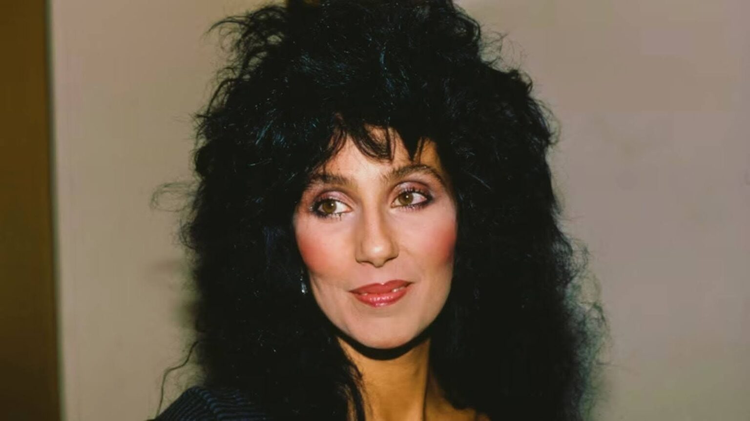 Cher Height: How Tall Is the Pop Icon Really? - WikiLifeTeller